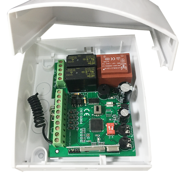 The rolling shutter controller YET804 can connect four devices externally.